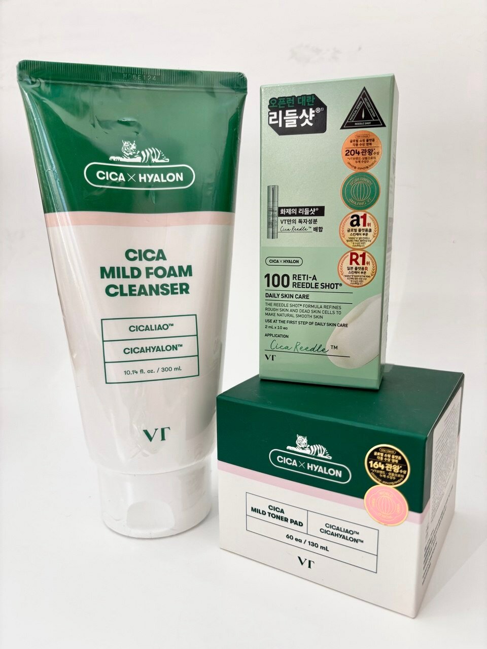 Набор от VT Cosmetics, пенка для умывания, тонер-пэды, бустер-сыворотка, 3 шт.