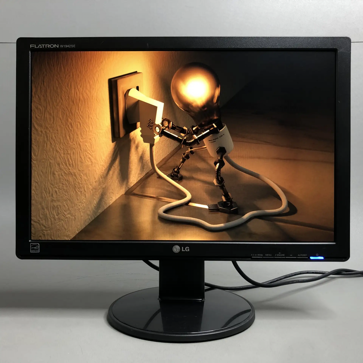 19" Монитор LG Flatron W1942SE-BF, 1440x900, TN+film, черный