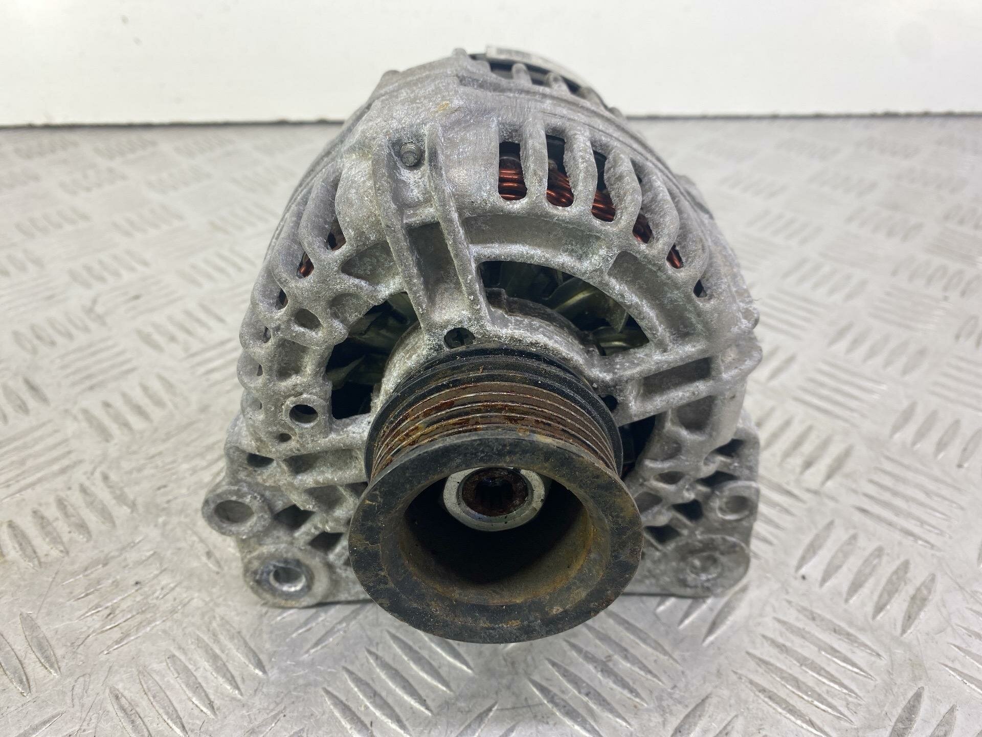 Генератор Volkswagen Golf 5 (2003 - 2009) 8EL011710311