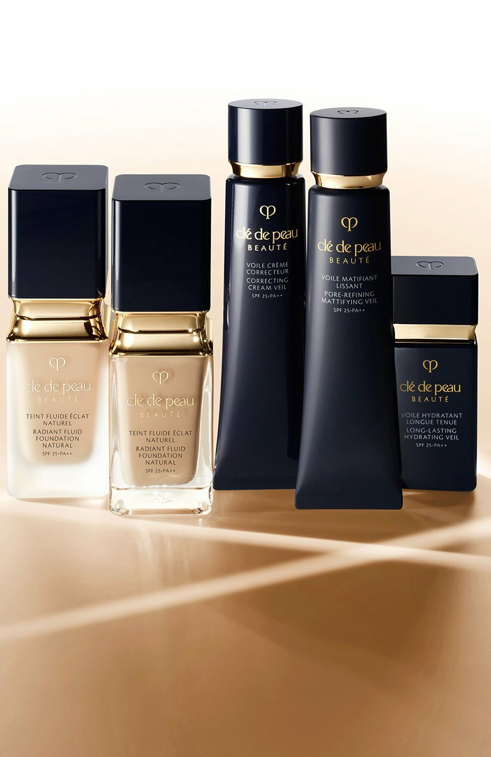 Тональный флюид для естественного сияния кожи, O10 (35ml) Clé de Peau Beauté
