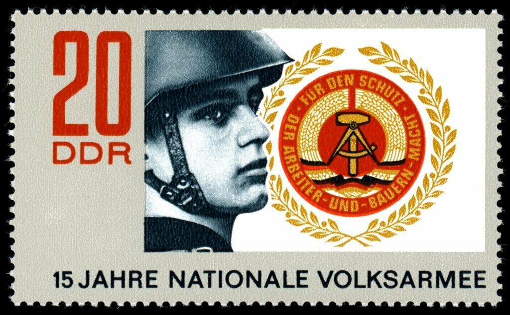 (1971-023) Марка Германия (ГДР) "Солдат" Народная Армия ГДР III