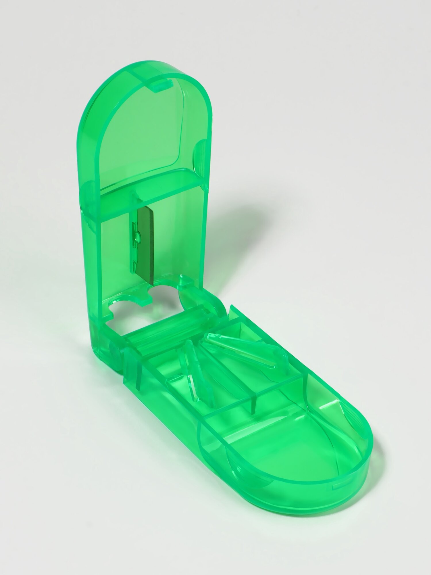 Таблетница с разделителем таблеток, одна секция 8.5×4×2.5 см цвет микс