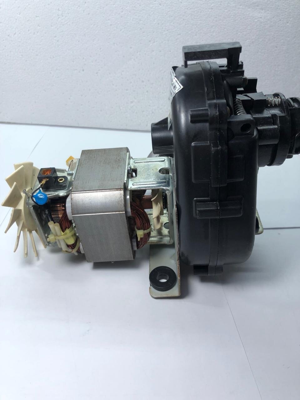 Мотор в сборе с редуктором для мясорубки Синтек Ст-1623