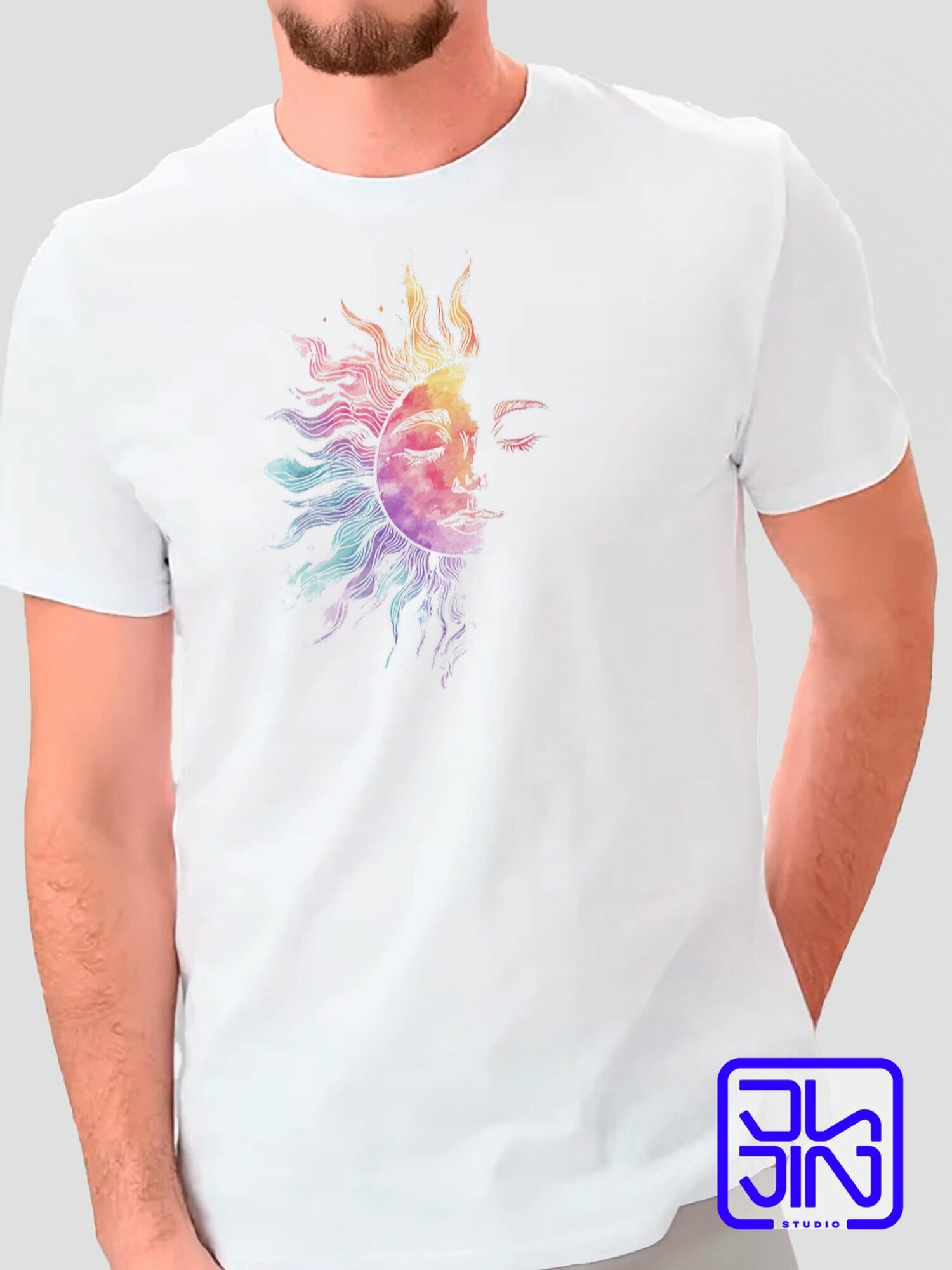 Футболка классическая мужская с авторским принтом Солнце радужное, акварельное в многоцветном, этническом стиле космоса, белый хлопковый трикотаж с прикольным рисунком на груди