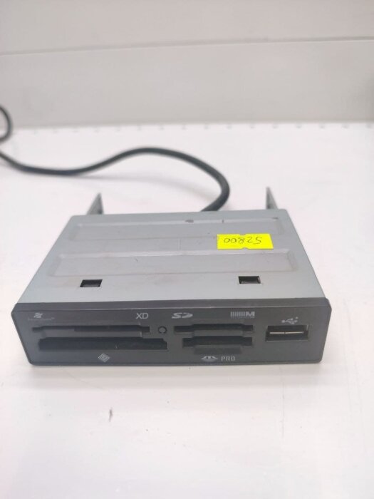 Карт-ридер Acer CR.10400.002 GLF-680-070-126 черный