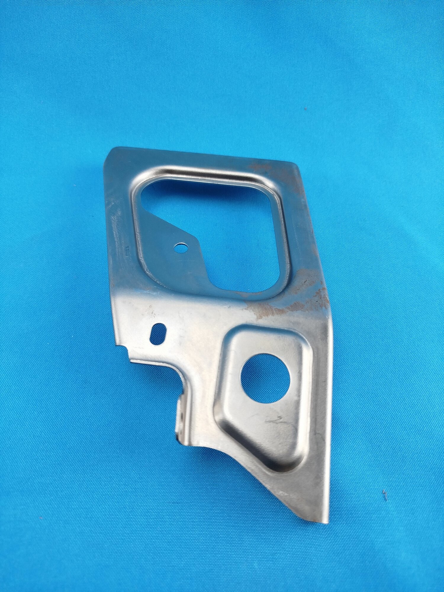 Кронштейн крепления облицовки фар "ВАЗ" для автомобилей ВАЗ 2113-15 правый (2114-8401178)