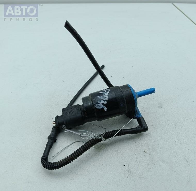 Насос (моторчик) омывателя стекла Volkswagen Passat B5