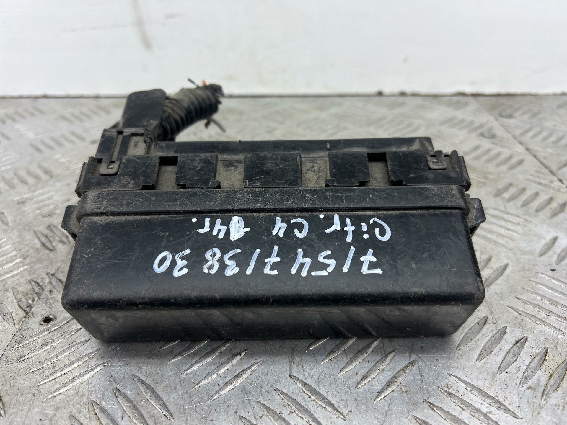 Блок реле и предохранителей Citroen C4 2 (2010 - 2016) 7154713830
