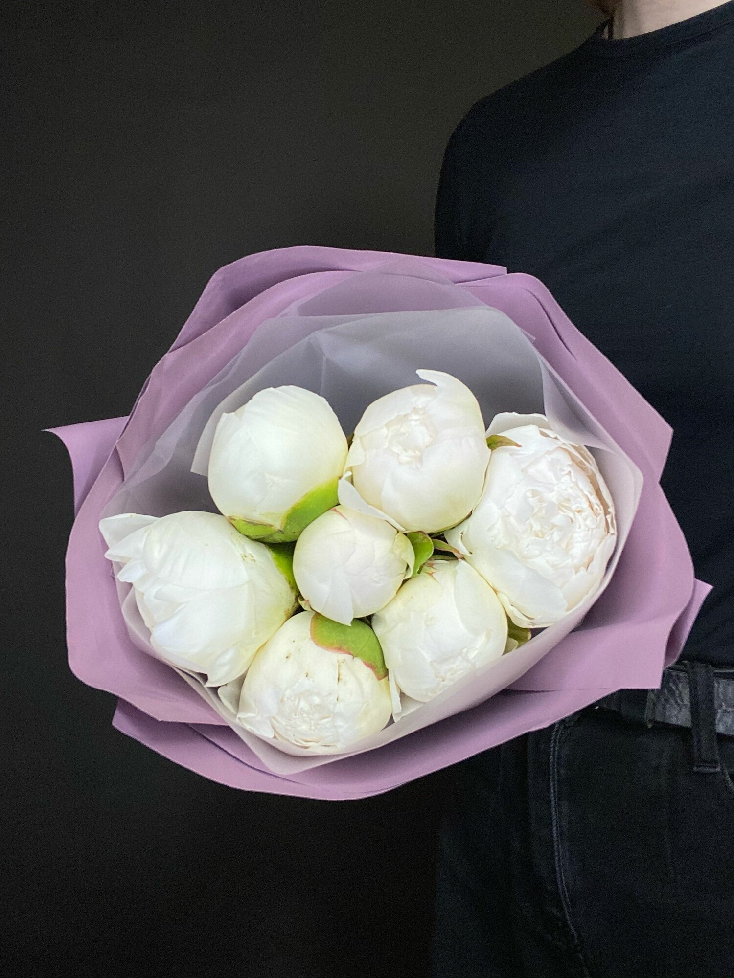 Белые пионы