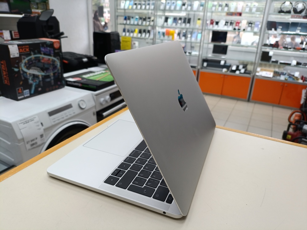 Ноутбук Apple MacBook Pro i5 (13 дюймов два порта Thunderbolt 3 2016) A1708 б\у уценка