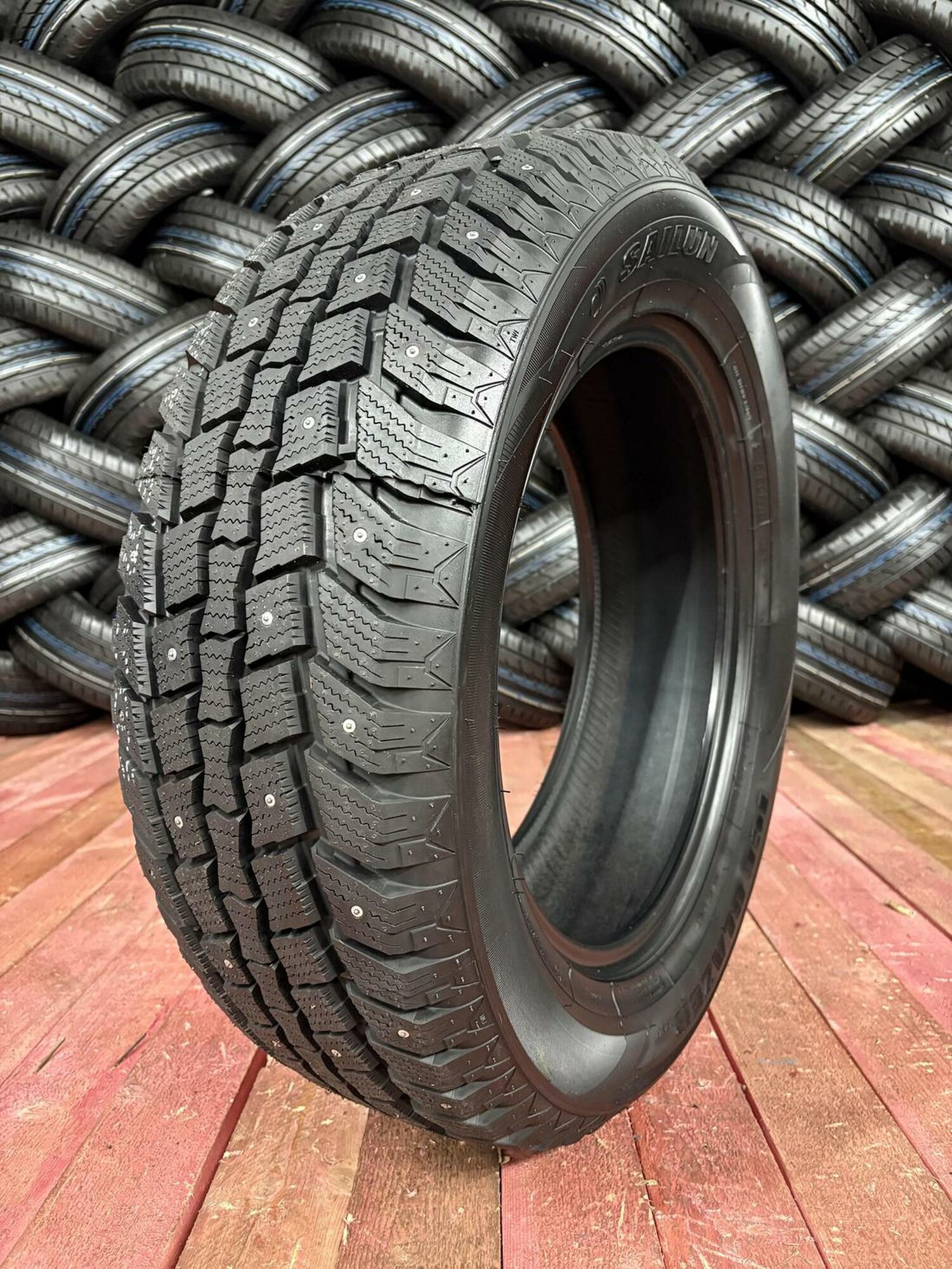Зимняя шипованная шина Sailun Ice Blazer WST2 245/60 R18 105T шип LT — фото 1