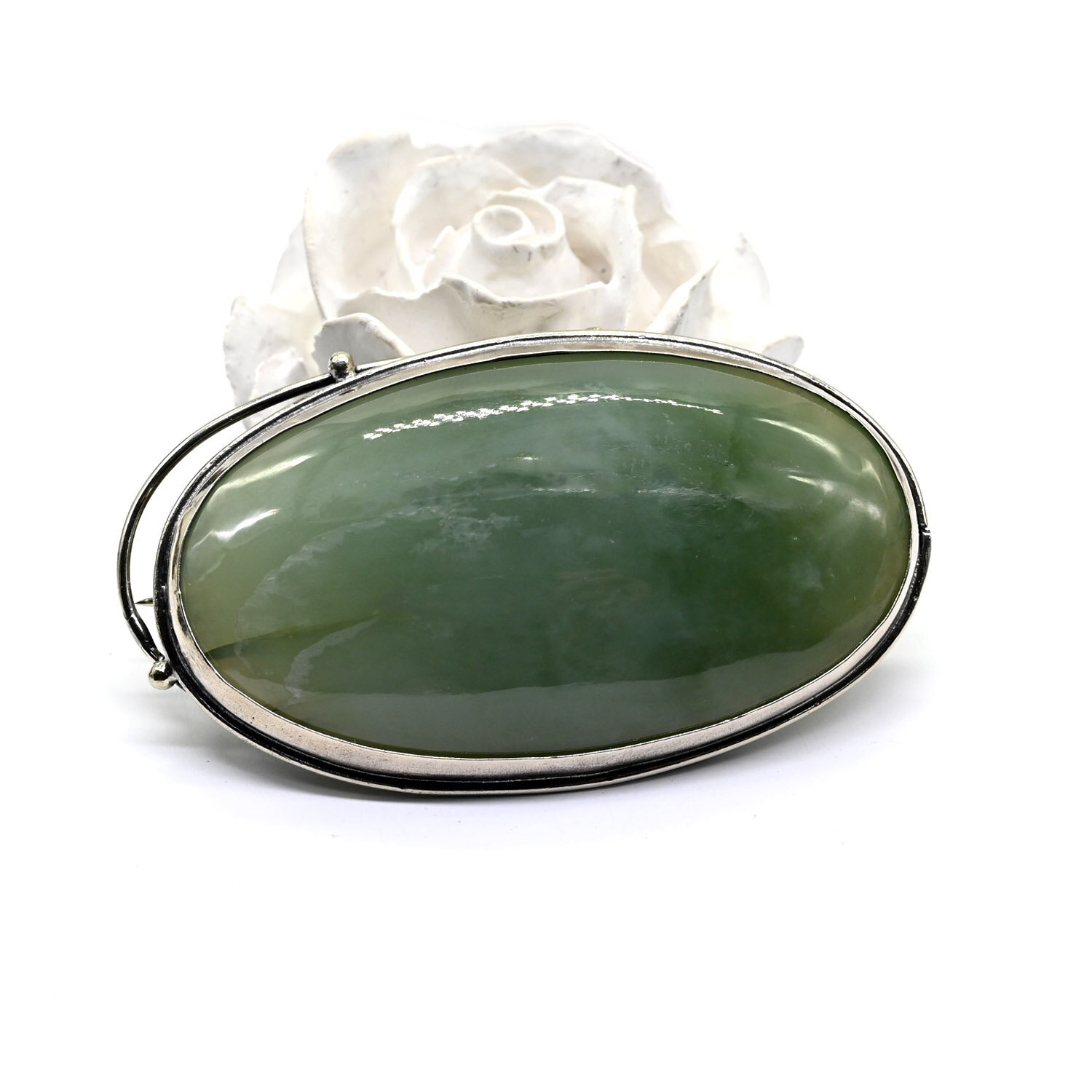 Брошь, нефрит