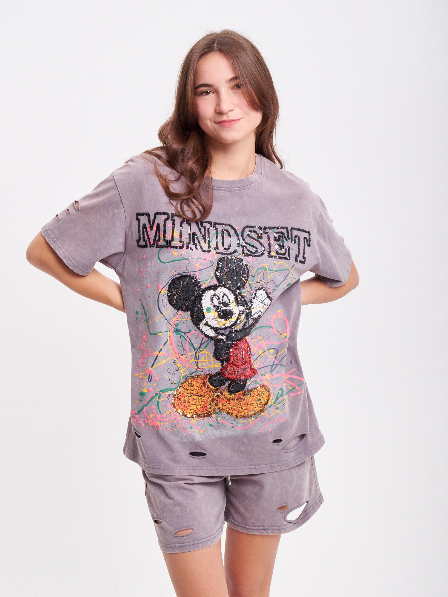 Комплект одежды Костюм женский "Микки Маус", футболка с вышивкой, шорты с рваными краями, хлопок 95%, спандекс 5%, серый