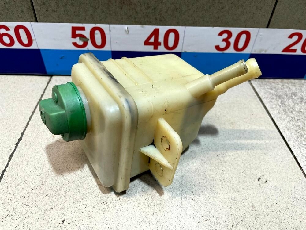 Бачок гур Chery Fora A21 A213408010