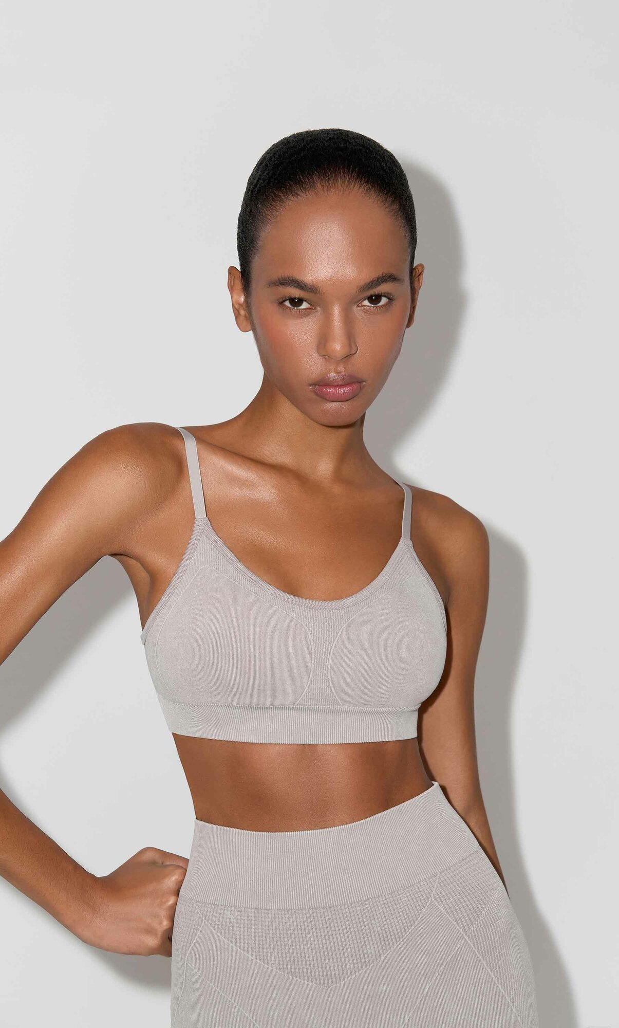 Топ спортивный IRNBY