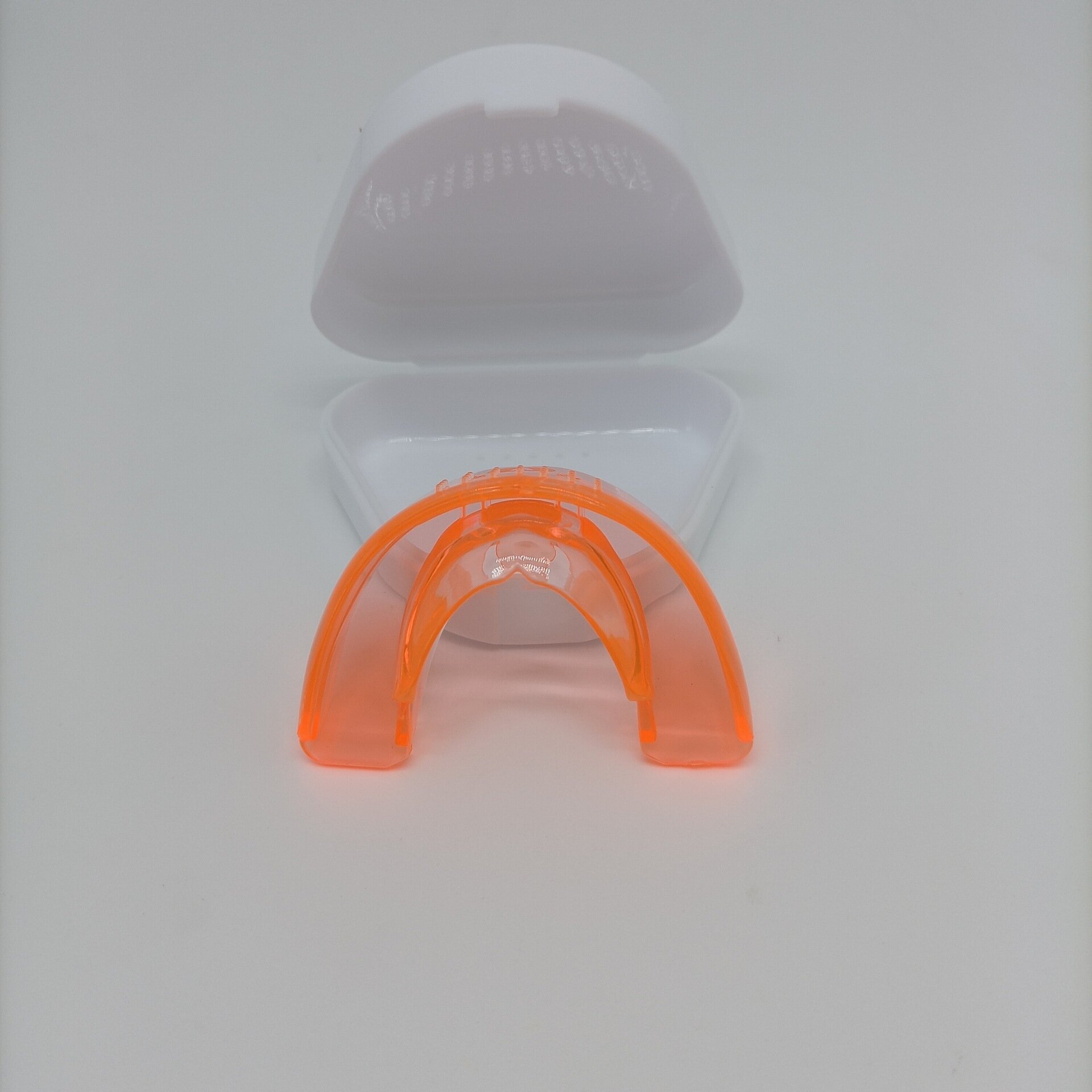 Стоматологические материалы для детей, ортодонтические элайнеры, ретейнеры, защитные чехлы, анти-шлифовальные брекеты