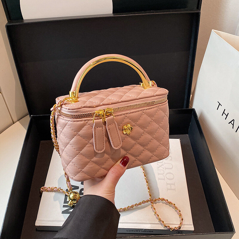 2026 Кросс-боди сумка для женщин 2025 Новая маленькая сумка в стиле Chanel с цепочкой и стеганой коробкой, одноплечевая сумка, высококачественная кросс-боди сумка