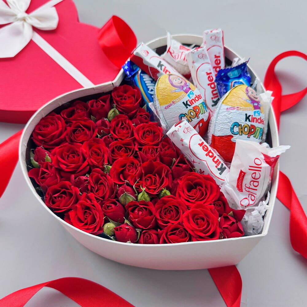 Цветы и сладости в коробке I Розы с Kinder и Rafaello I