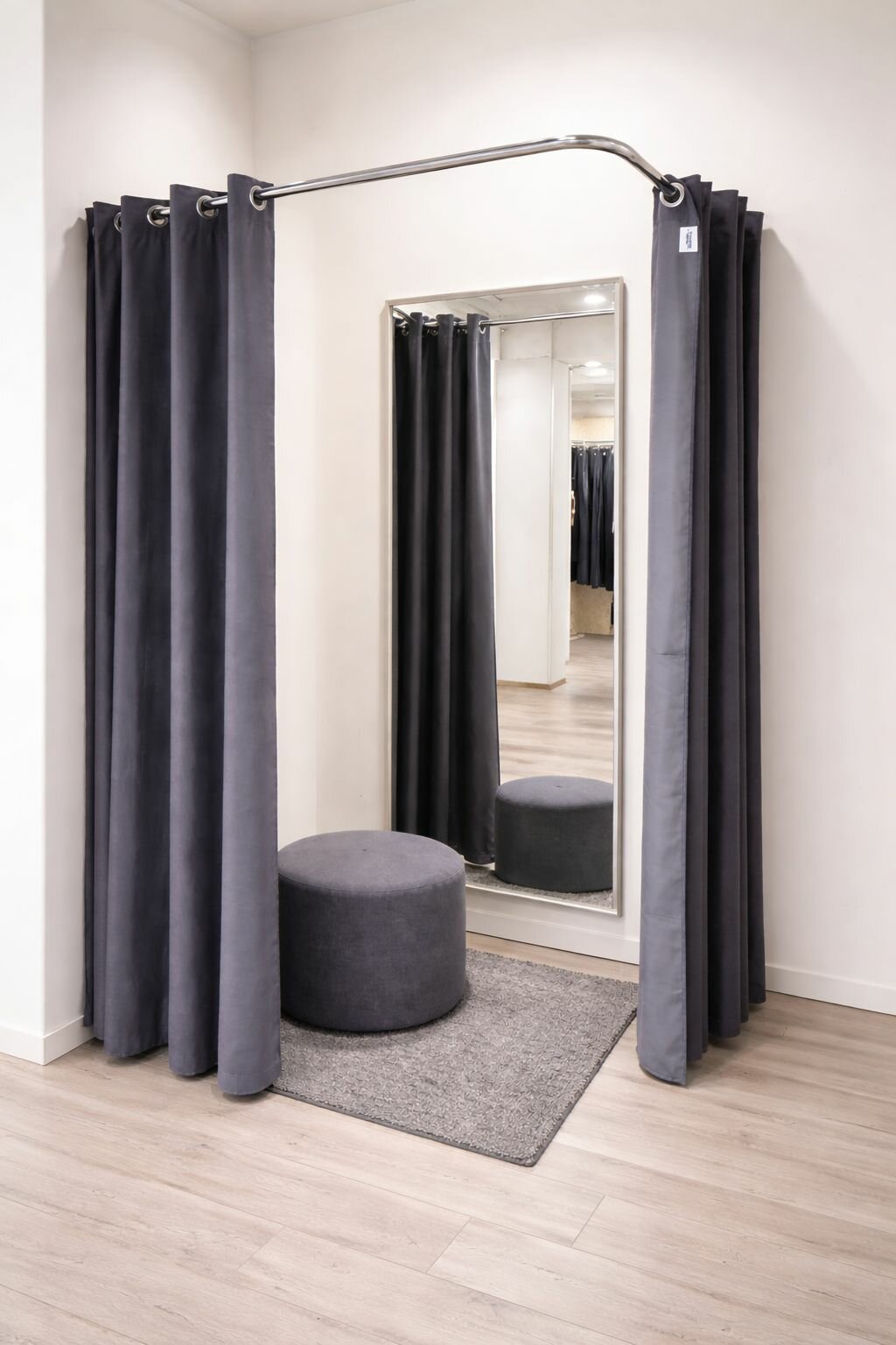 Примерочная угловая со шторами
