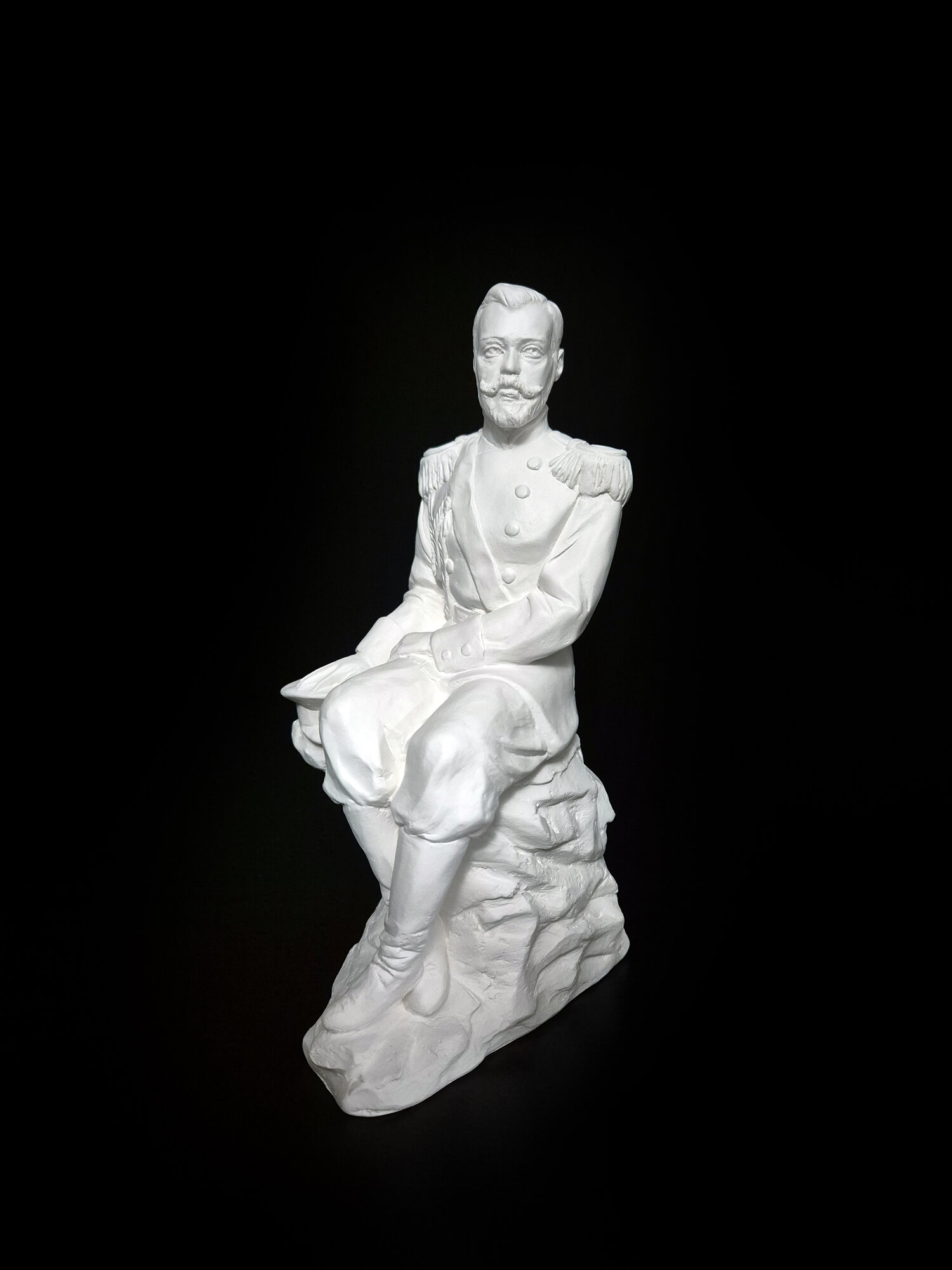 Статуэтка Николай Второй на скале. Цвет белый. Гипс.