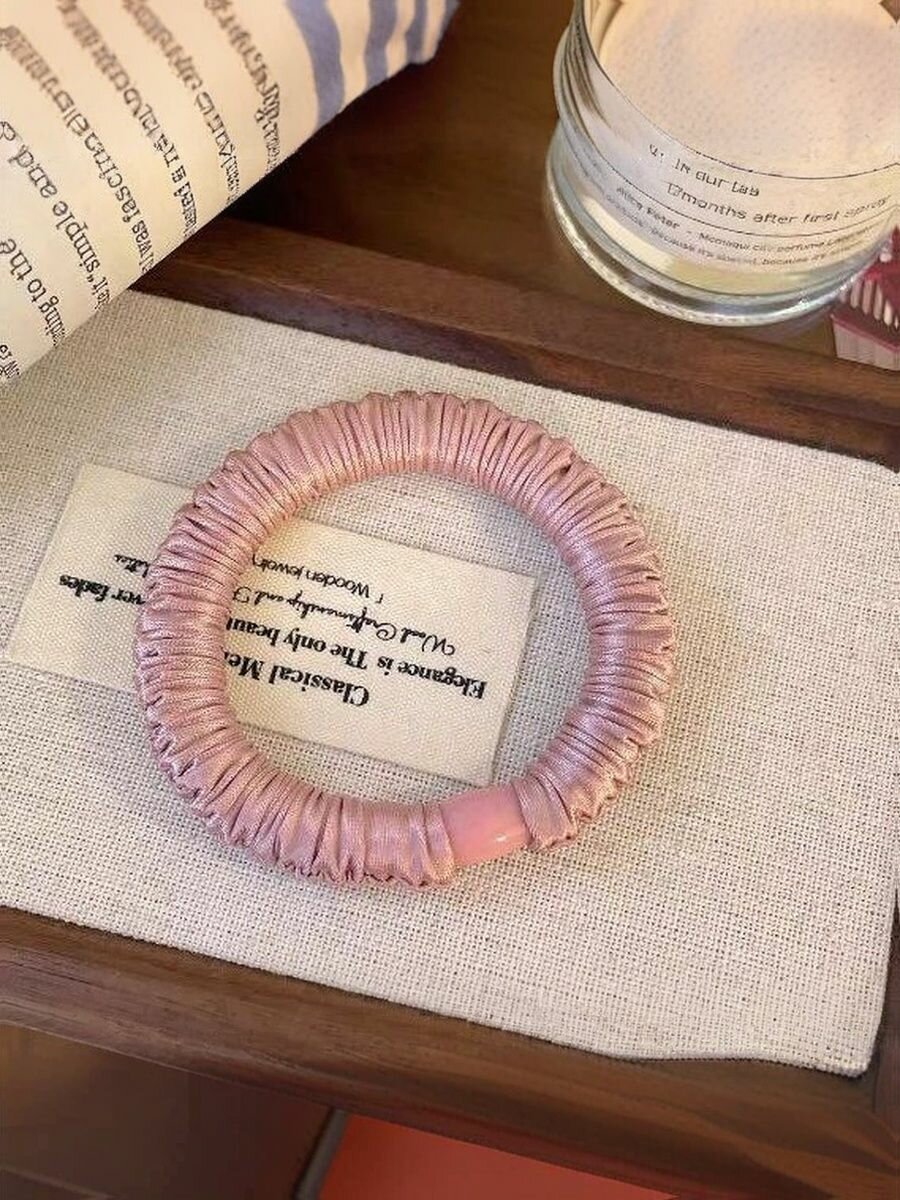 Резинка для волос розовая атласная