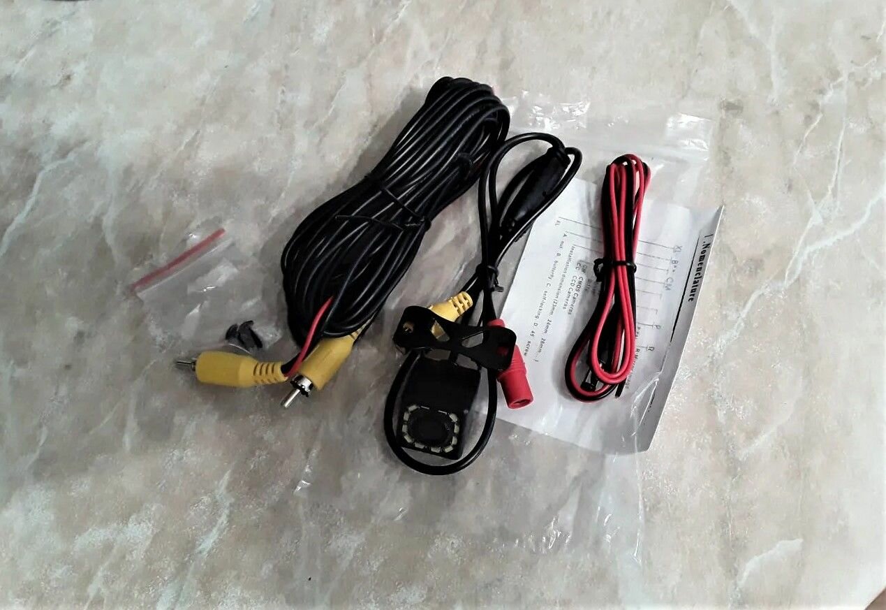 Камера заднего вида автомобильная универсальная с диодной подстветкой и с ночным видением на Форд, Мазда, Киа, Хендай, Фольксваген, Тойота, Ниссан