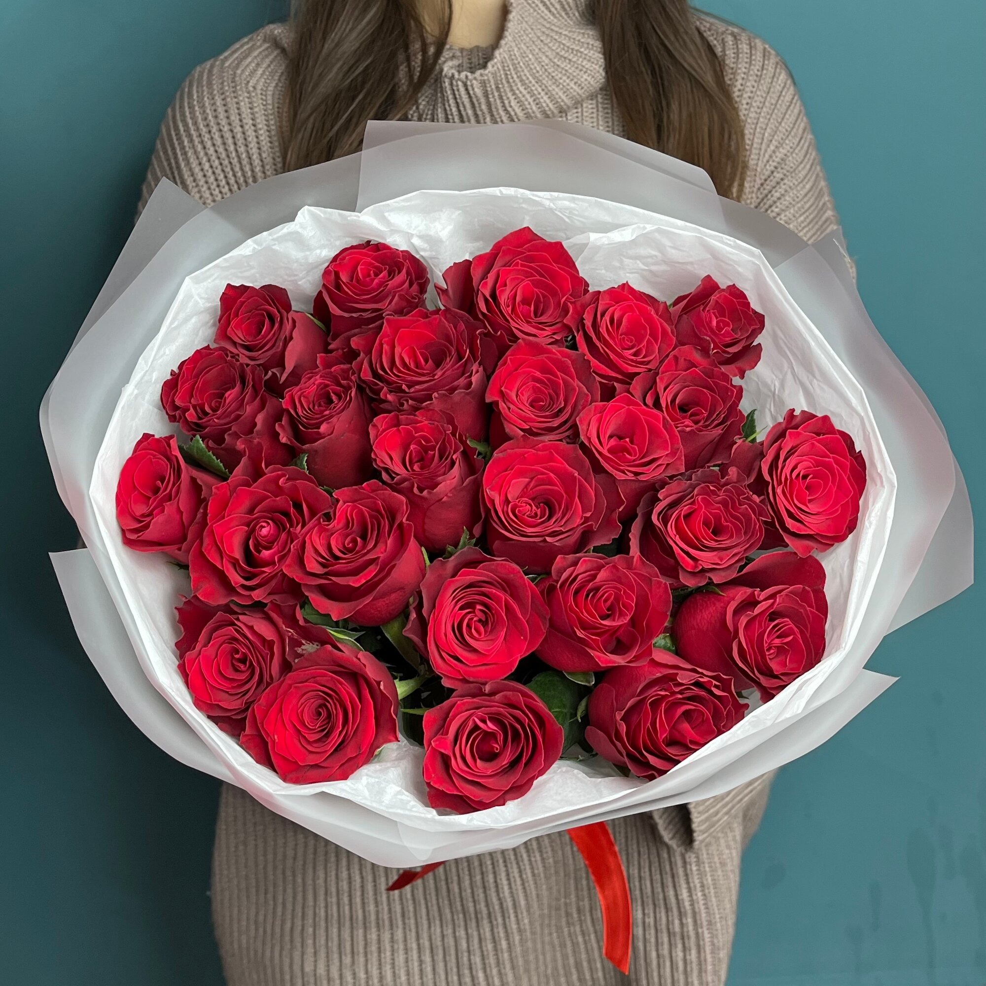 Впечатляющий монобукет «Pink Romance» , 25 красных роз, для любого случая