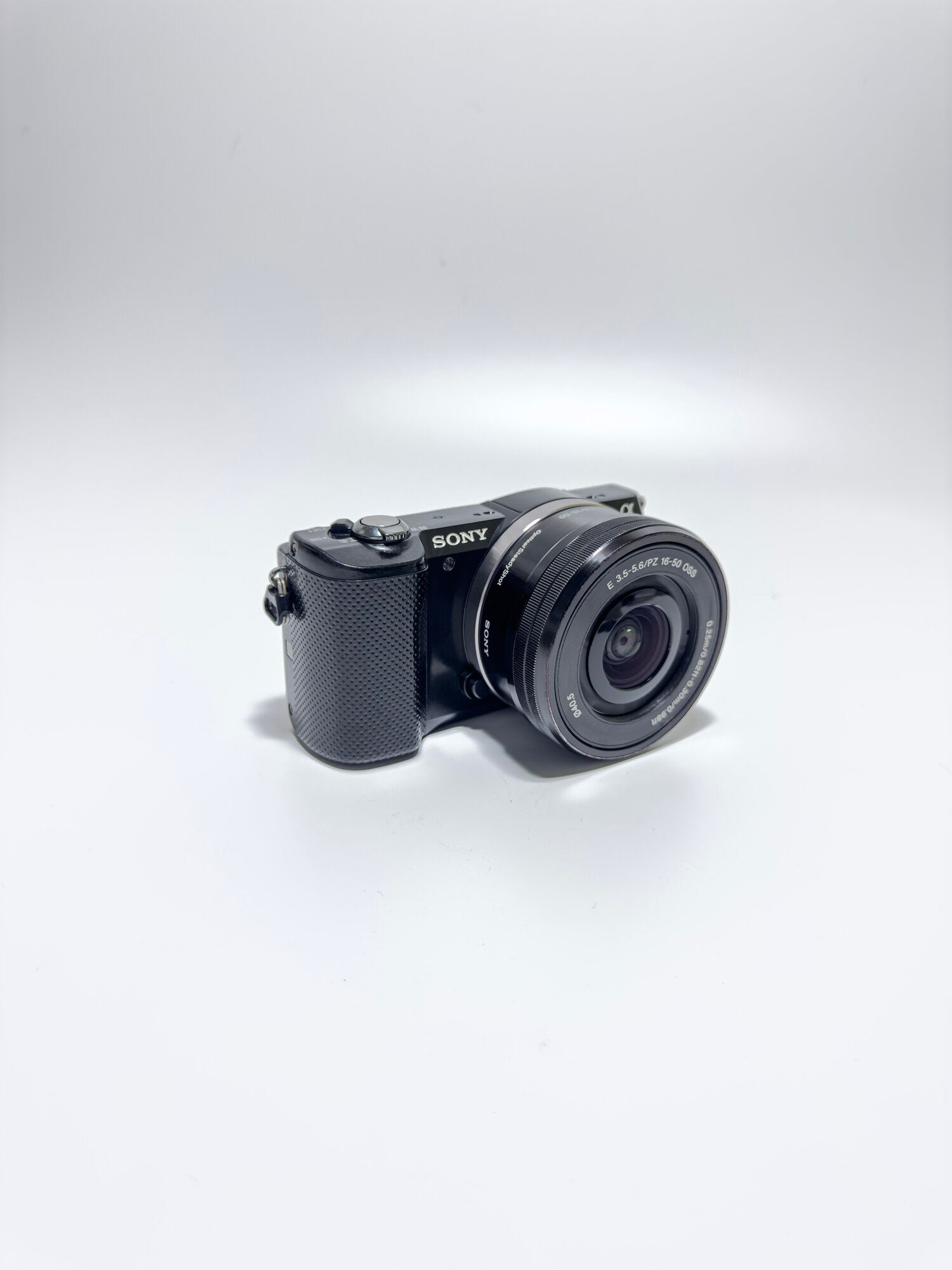 Компактный беззеркальный фотоаппарат Sony Alpha ilce-5000 Kit 16-50мм. Пробег-31641