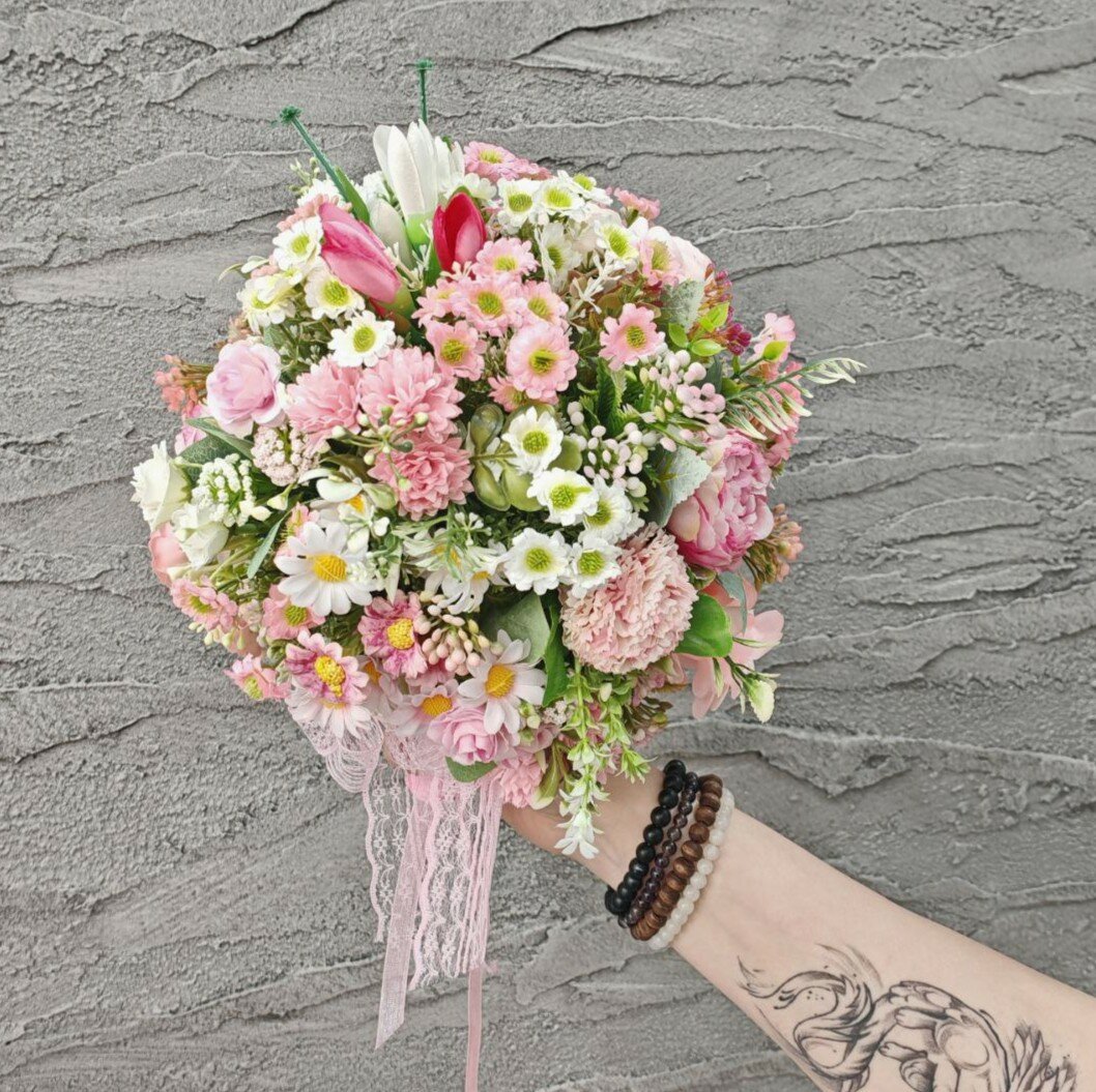 Букет-дублёр из искусственных цветов. Свадебный букет невесты из пионов, кустовых роз, крокусов, ромашек, хризантем