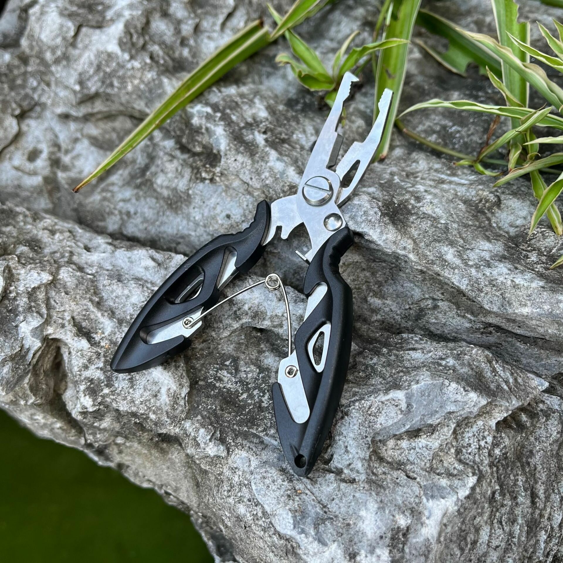 Щипцы-плоскогубцы металлические рыболовные универсальные для рыбалки, для разжимания заводных колец, ножницы рыболовные для лески и плетенки 12,5 см синий металл, Снасти для рыбалки.