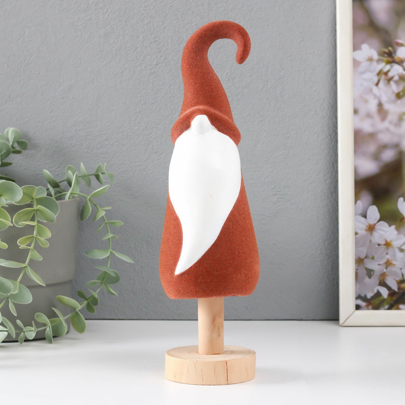 Фигурка керамика "Гном в красном кафтане и колпаке", 7.7x7.2x26.6 см