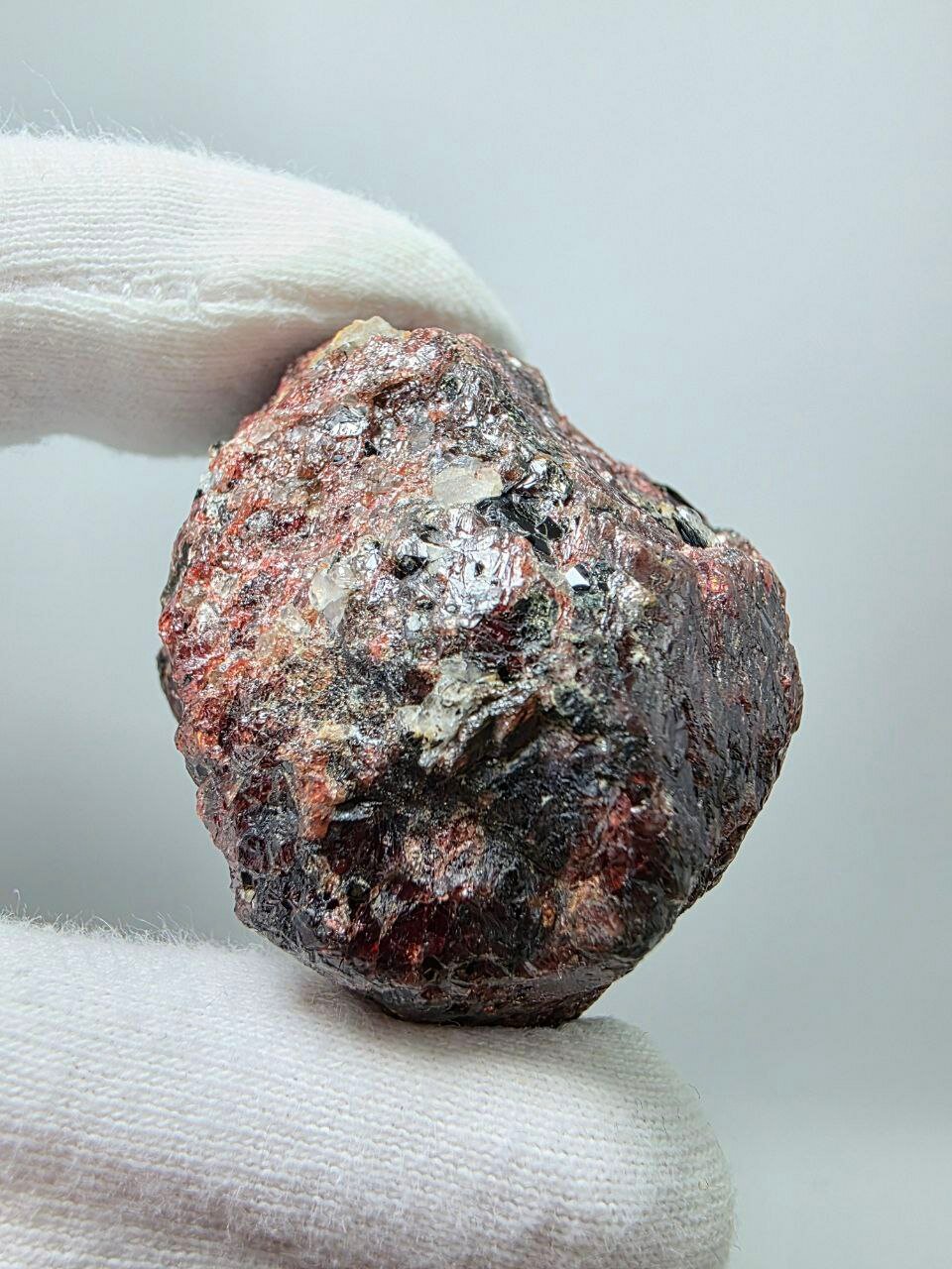 Гранат альмандин 44 мм, 101 г.