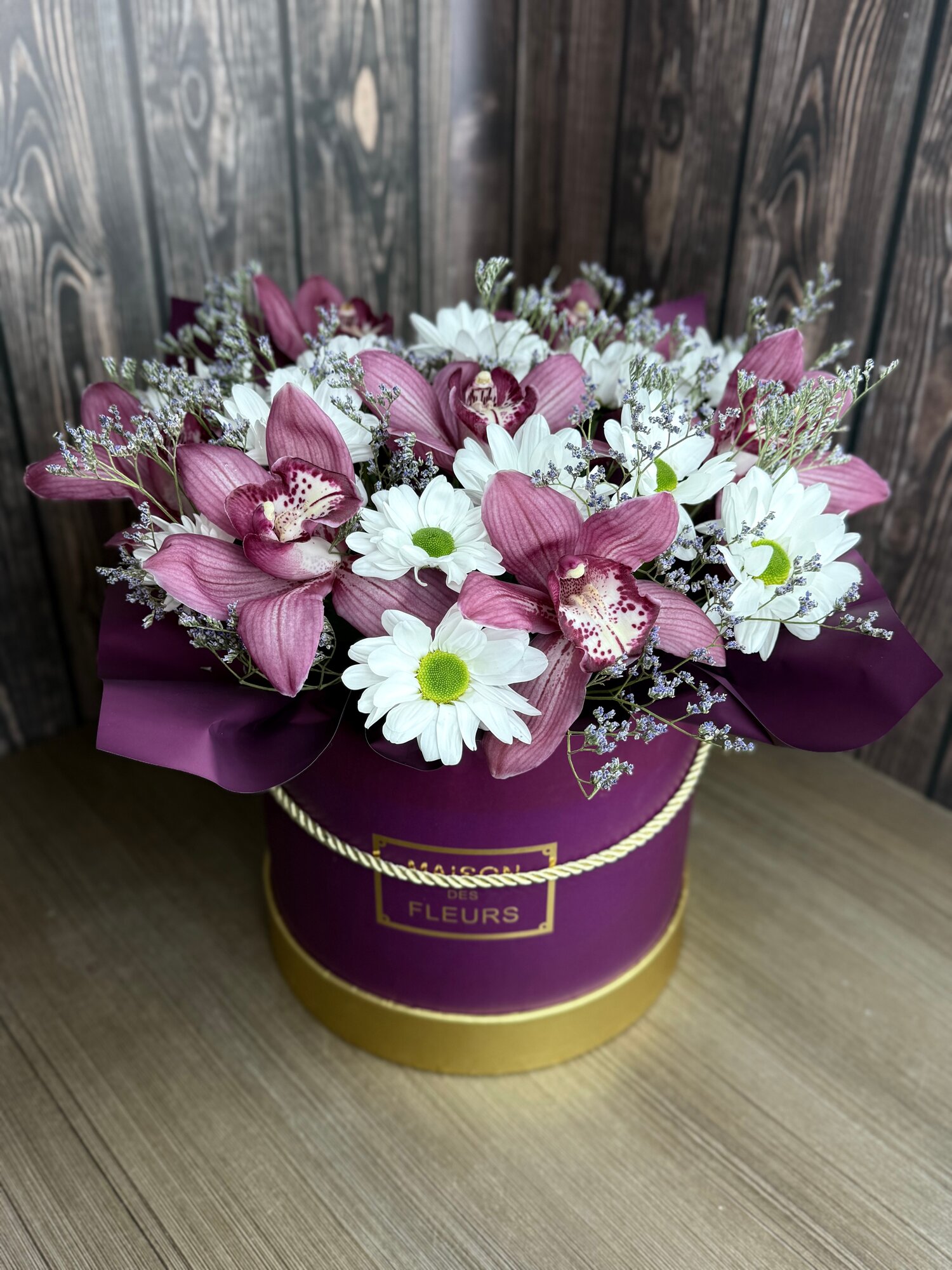 Букет живых цветов « ночная орхидея» в коробке для любимой, девушки, мамы