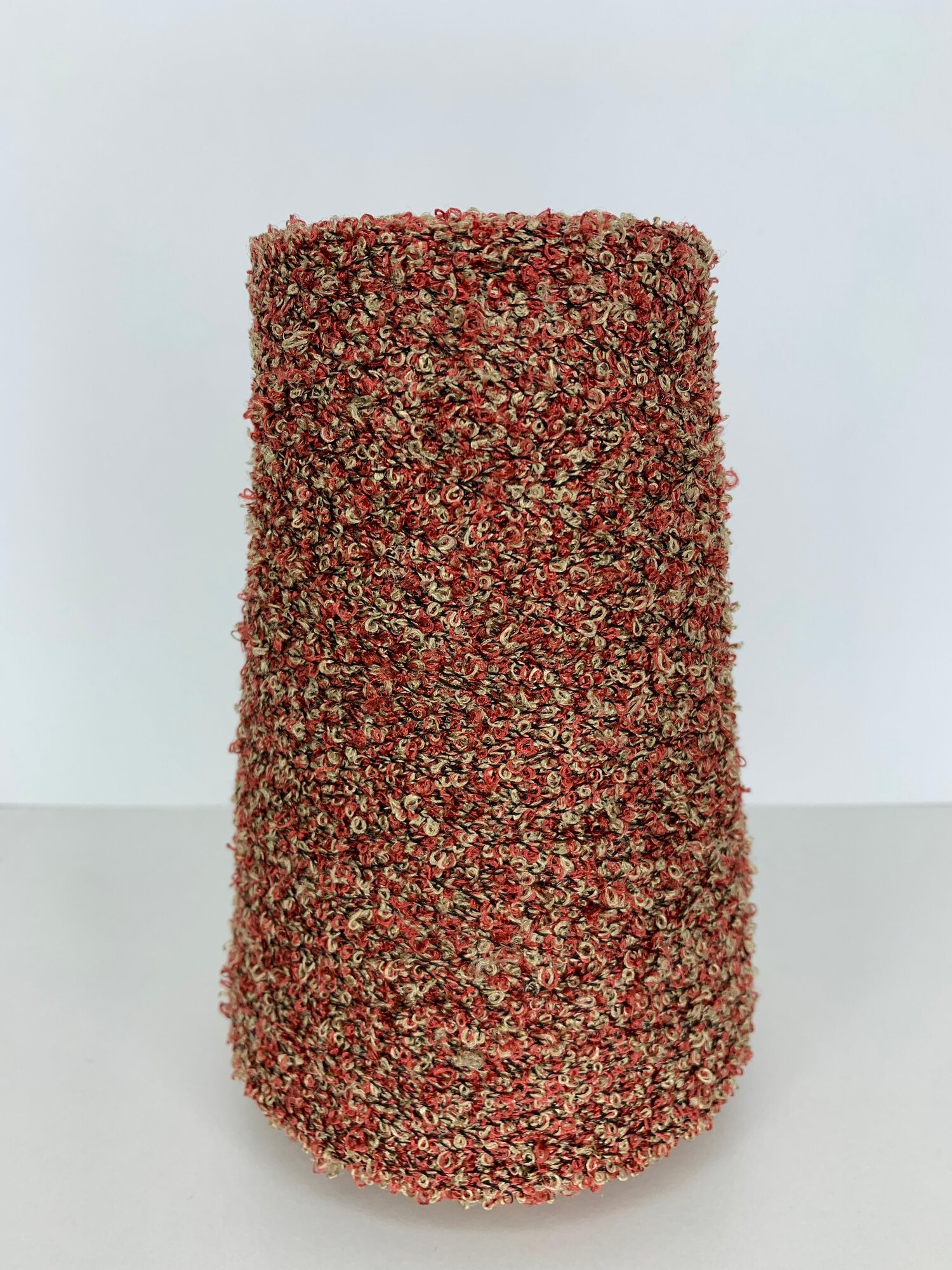 RABBIA BASE - Cofil S.R.L; 20% хлопок, 30% вискоза, 50% п/а; букле; 450м/100гр; col. 6163, цвет: светло-коричневый + ализариновый красный; вес 250гр; italyyarn