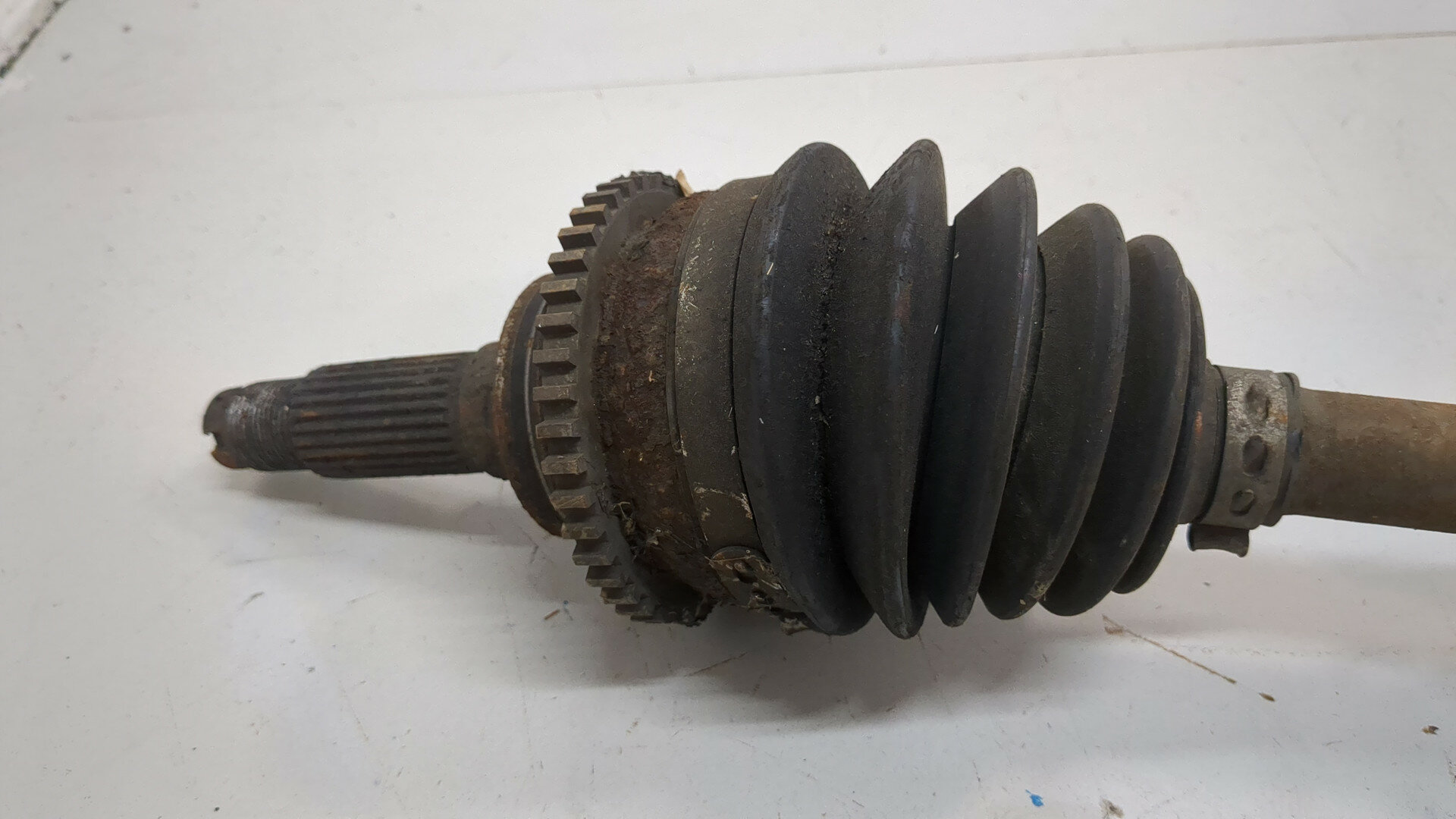 Полуось (вал, шрус) правая передняя Mazda Premacy Б/У