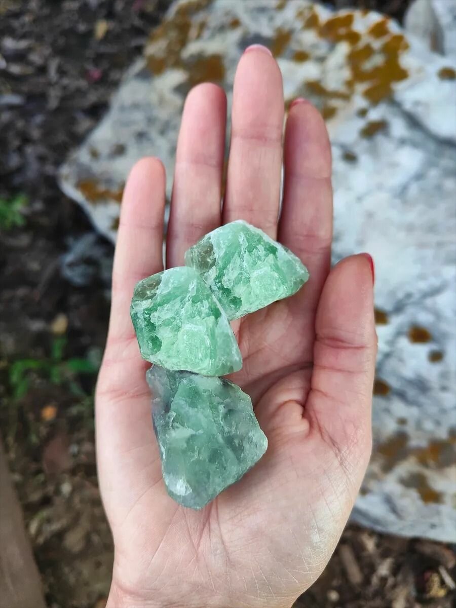 Флюорит необработанный натуральный камень 30-50гр (1-2шт)