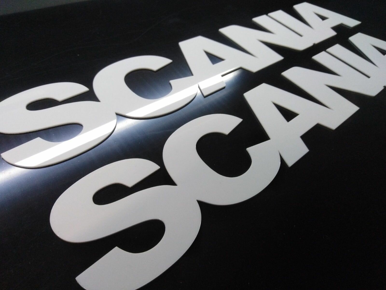 Логотип SCANIA