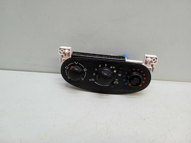 Б/У печкой, без кондиционера, Рено Логан 2, Renault Sandero 2014- Блок управления отопителем Renault Logan 2016 2, L8 13713...