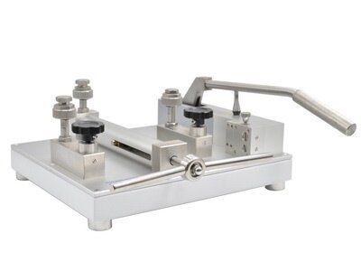 Пресс пневматический для сравнительной калибровки средств измерения давления УСД-60П3