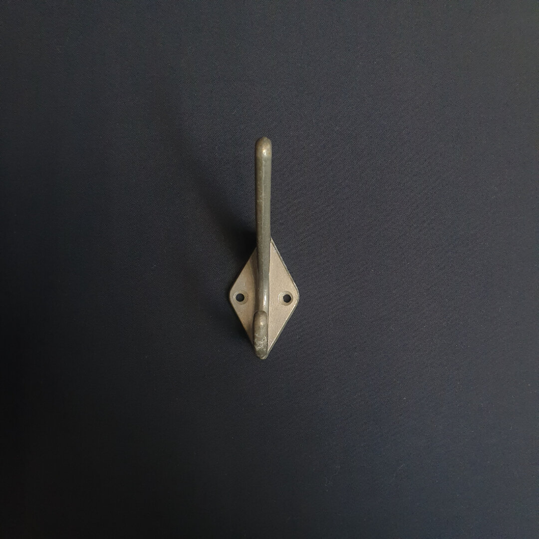 Вешалка алюминиевая / крючок 10.5х3.5х7 см. Винтаж, СССР.