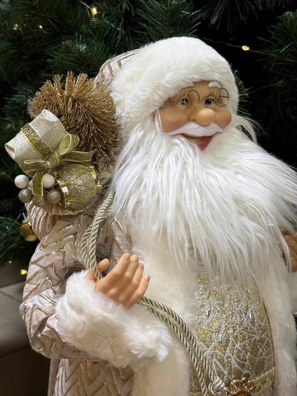 Новогодний Гном в бежевой шубе с бубенцами