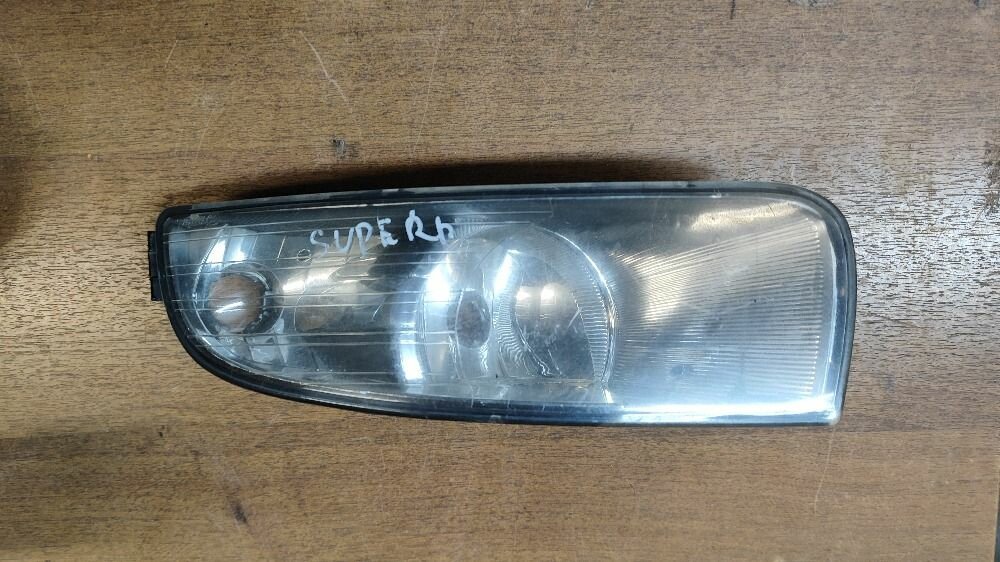Фара противотуманная левая Skoda Superb 3T 3T0941699A