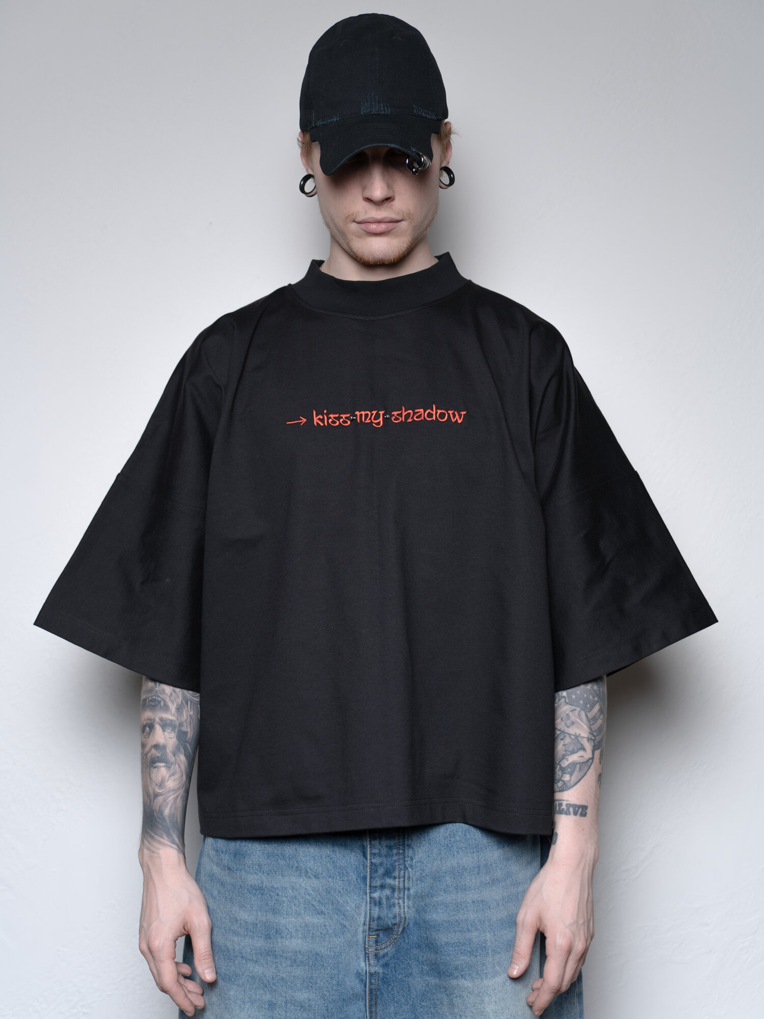 Футболка "Kiss my shadow"