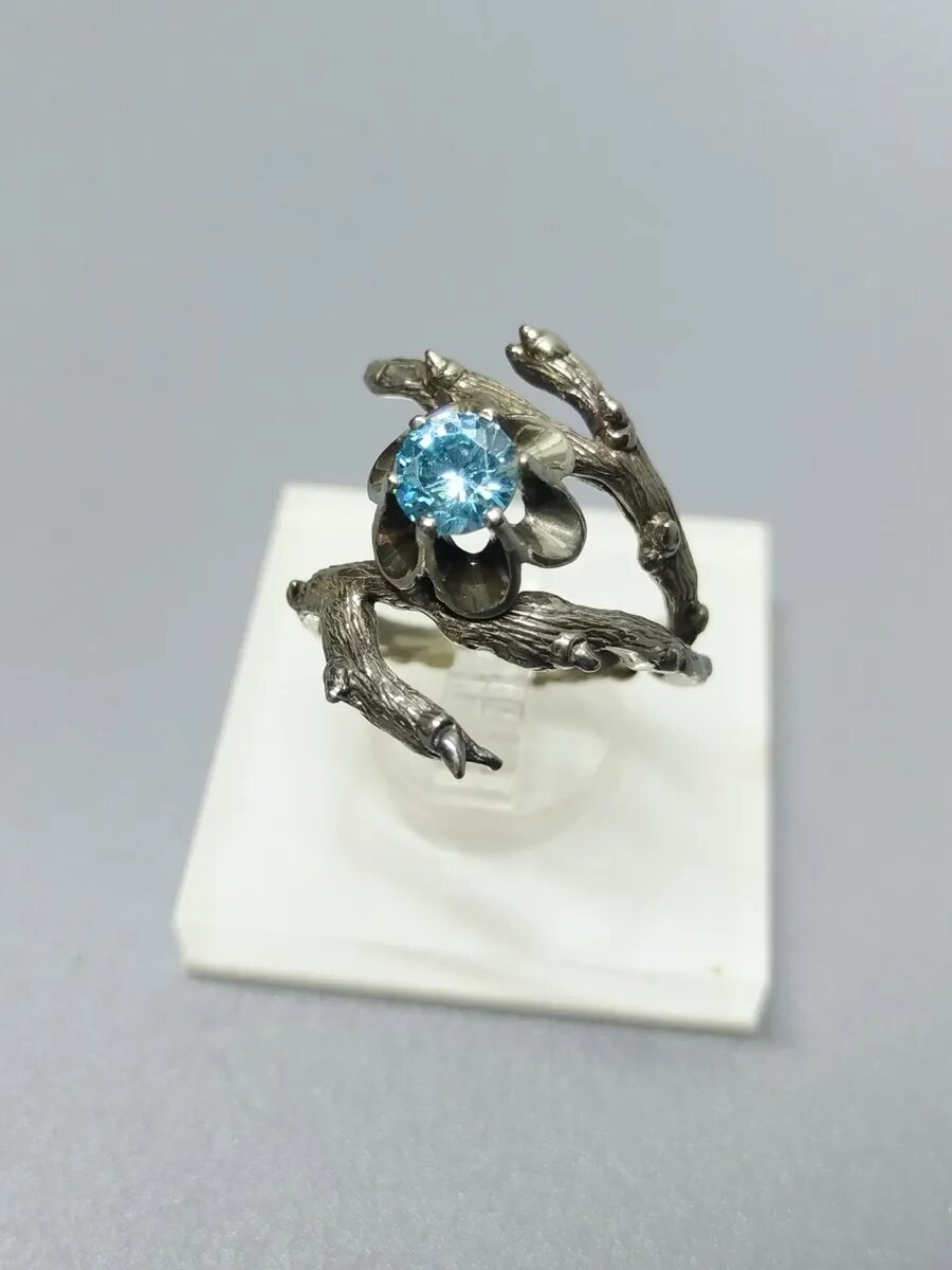 Кольцо, фианит