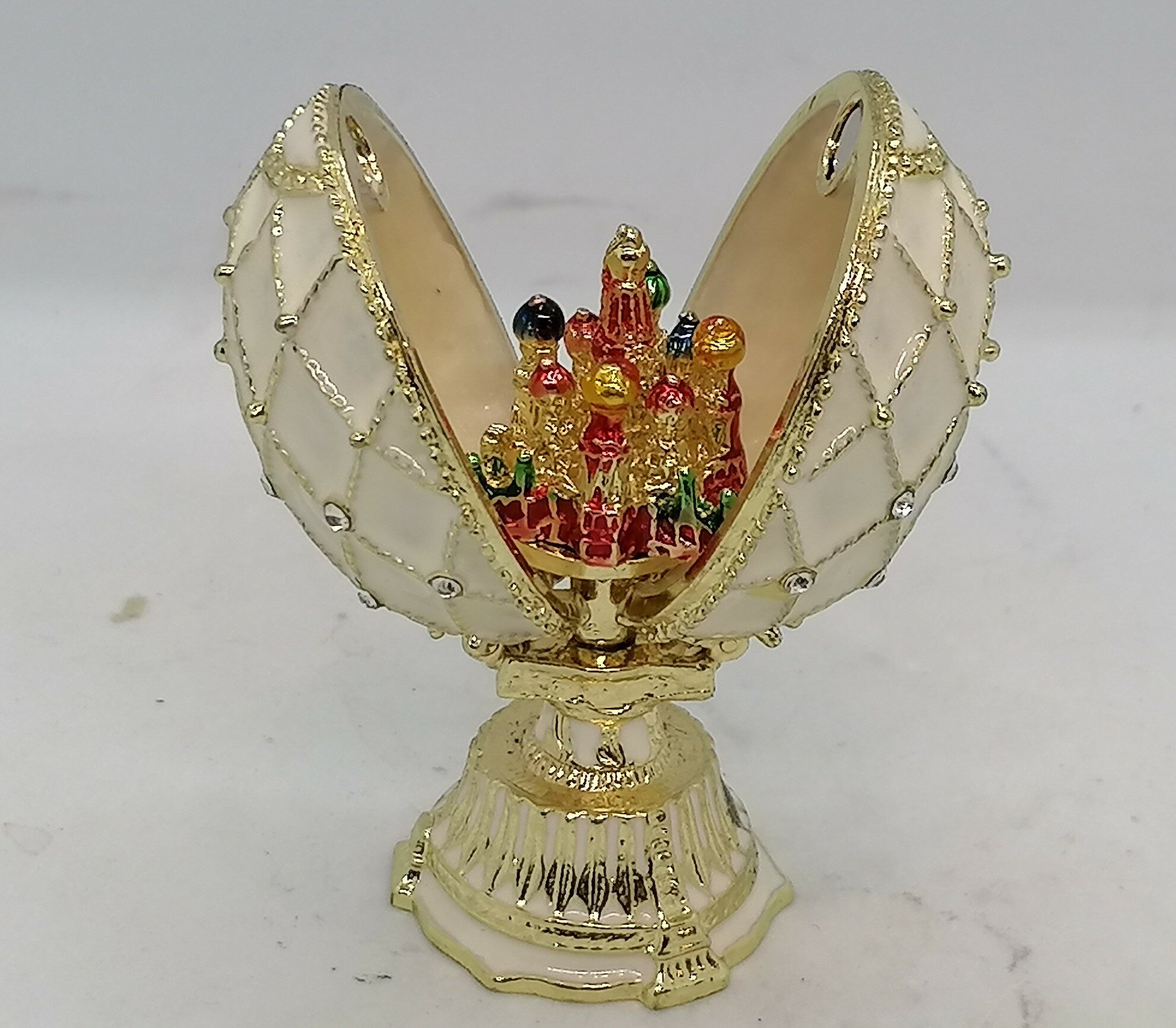 Яйцо Фаберже, сетка со стразами, с храмом внутри, малое, арт 80913, белое