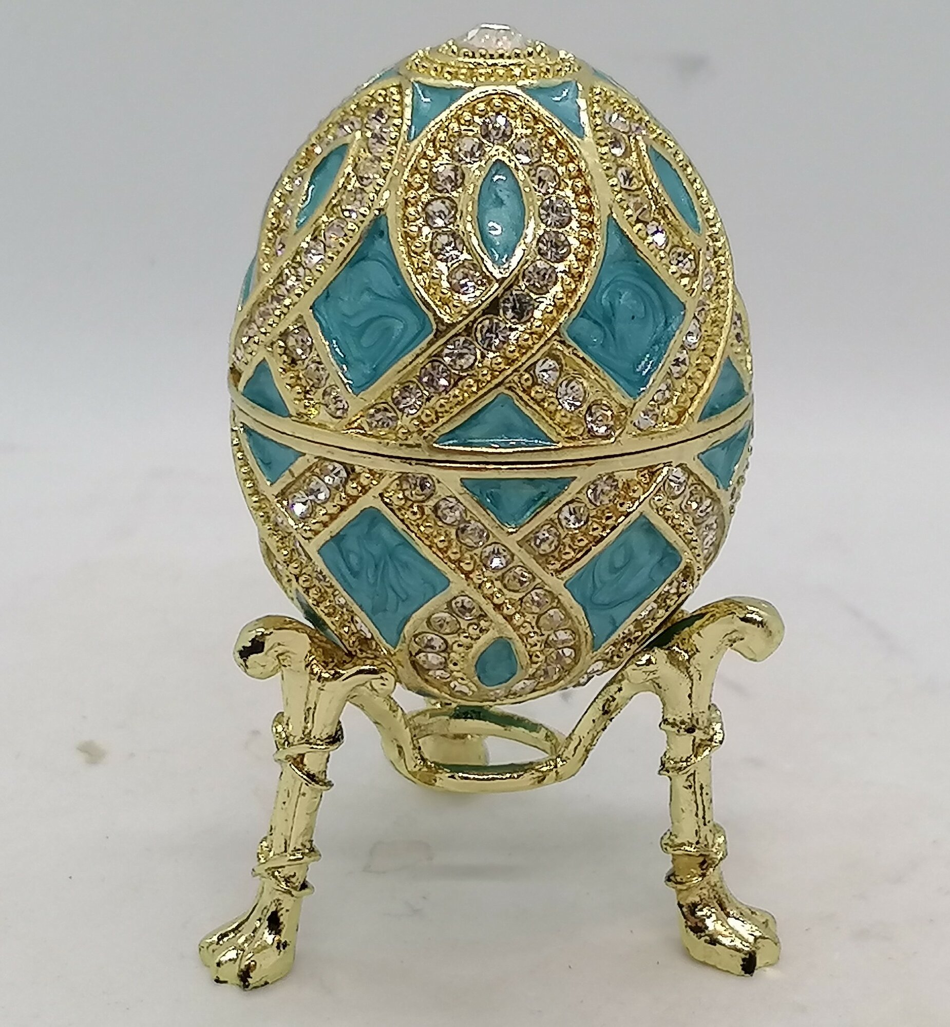 Яйцо Фаберже с орнаментом и стразами на подставке, малое, арт 90695, голубое.