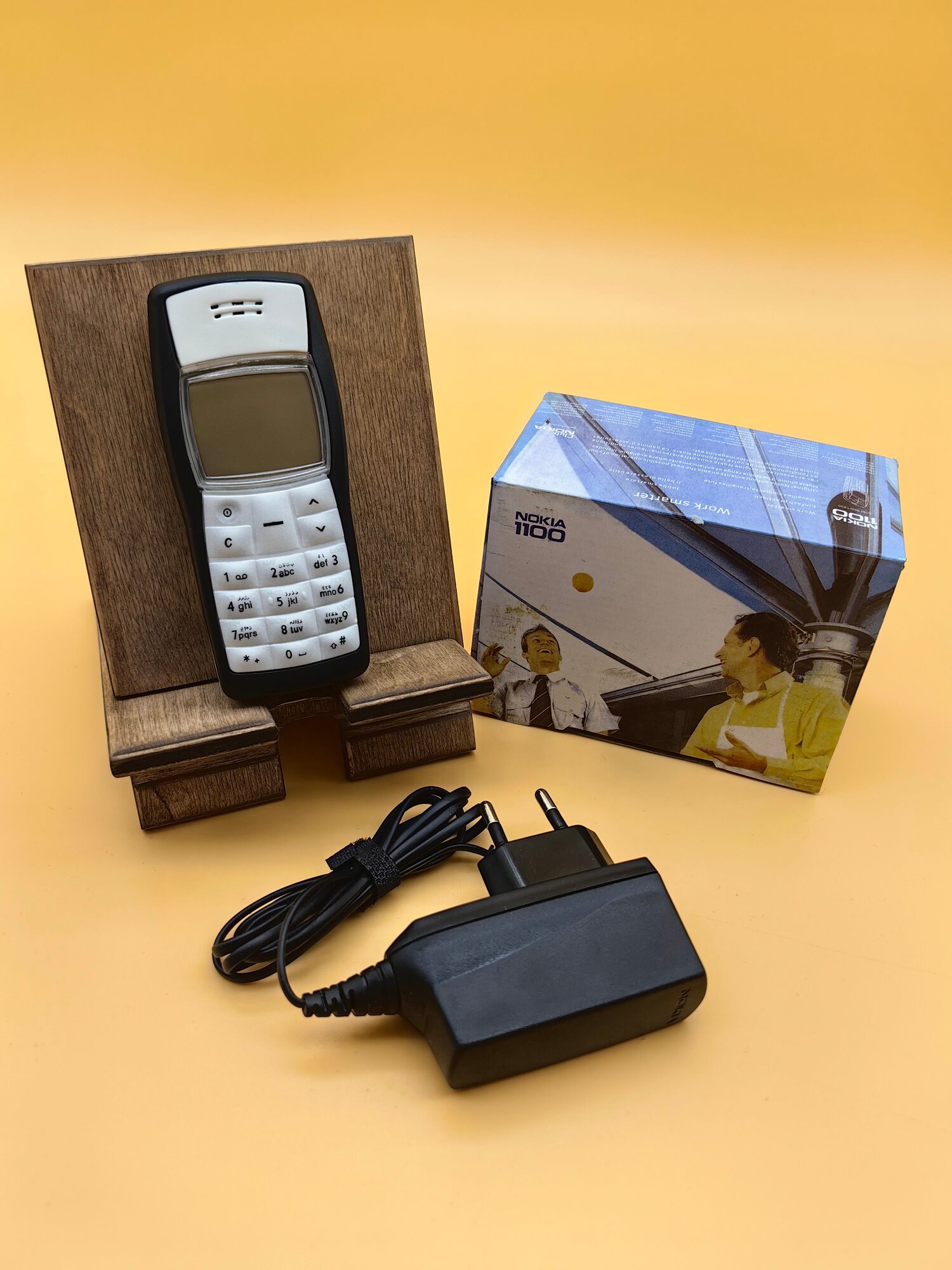 Мобильный кнопочный телефон Nokia 1100, Черный