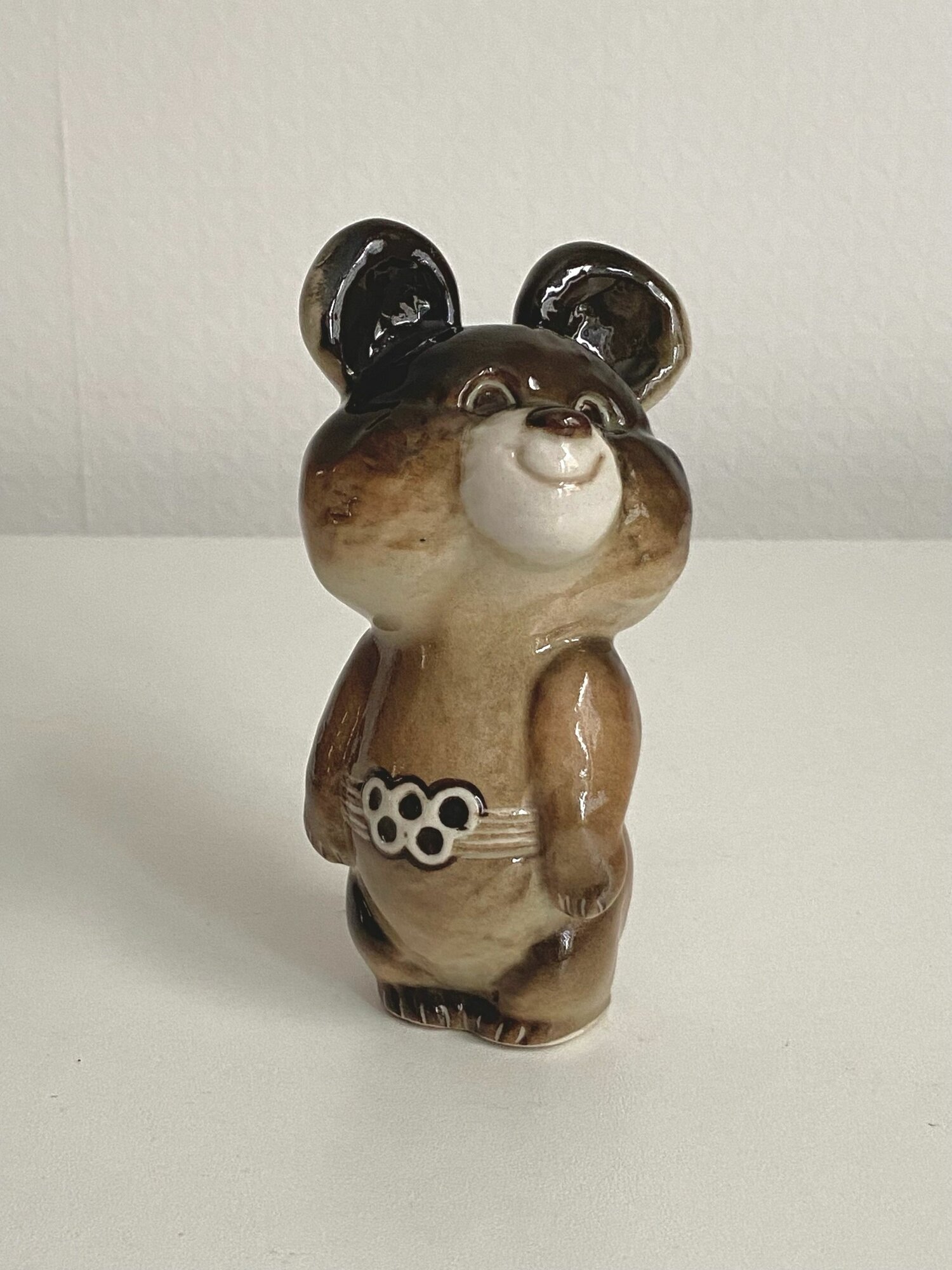 Статуэтка "Олимпийский мишка" ЛФЗ. Знак качества. Фарфор. СССР. Высота 12 см.