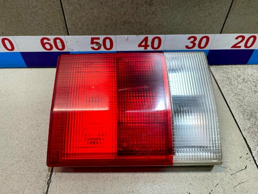 Фонарь задний внутренний левый Audi 80 B3 893945093A