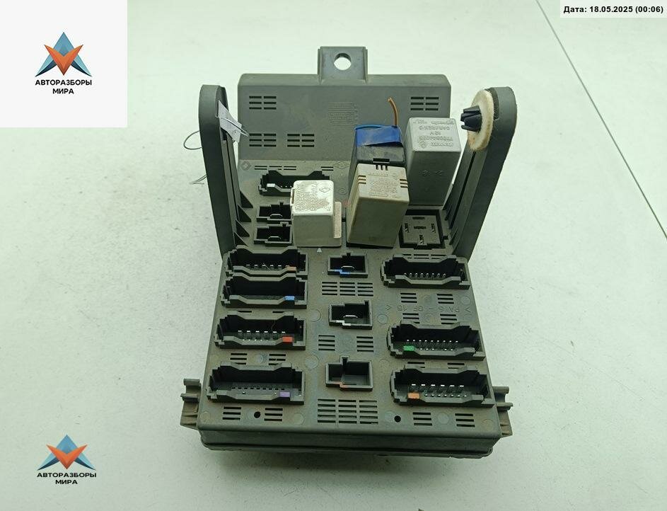 Блок предохранителей Renault Laguna рест. 1999 7700427844